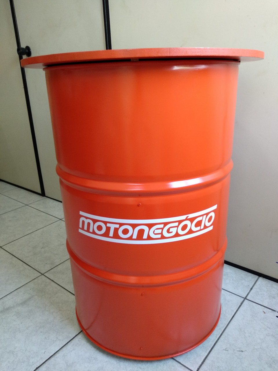 Tambor Metal 200l com Tampo de Madeira Porta Traseira - Tambor Garage ...