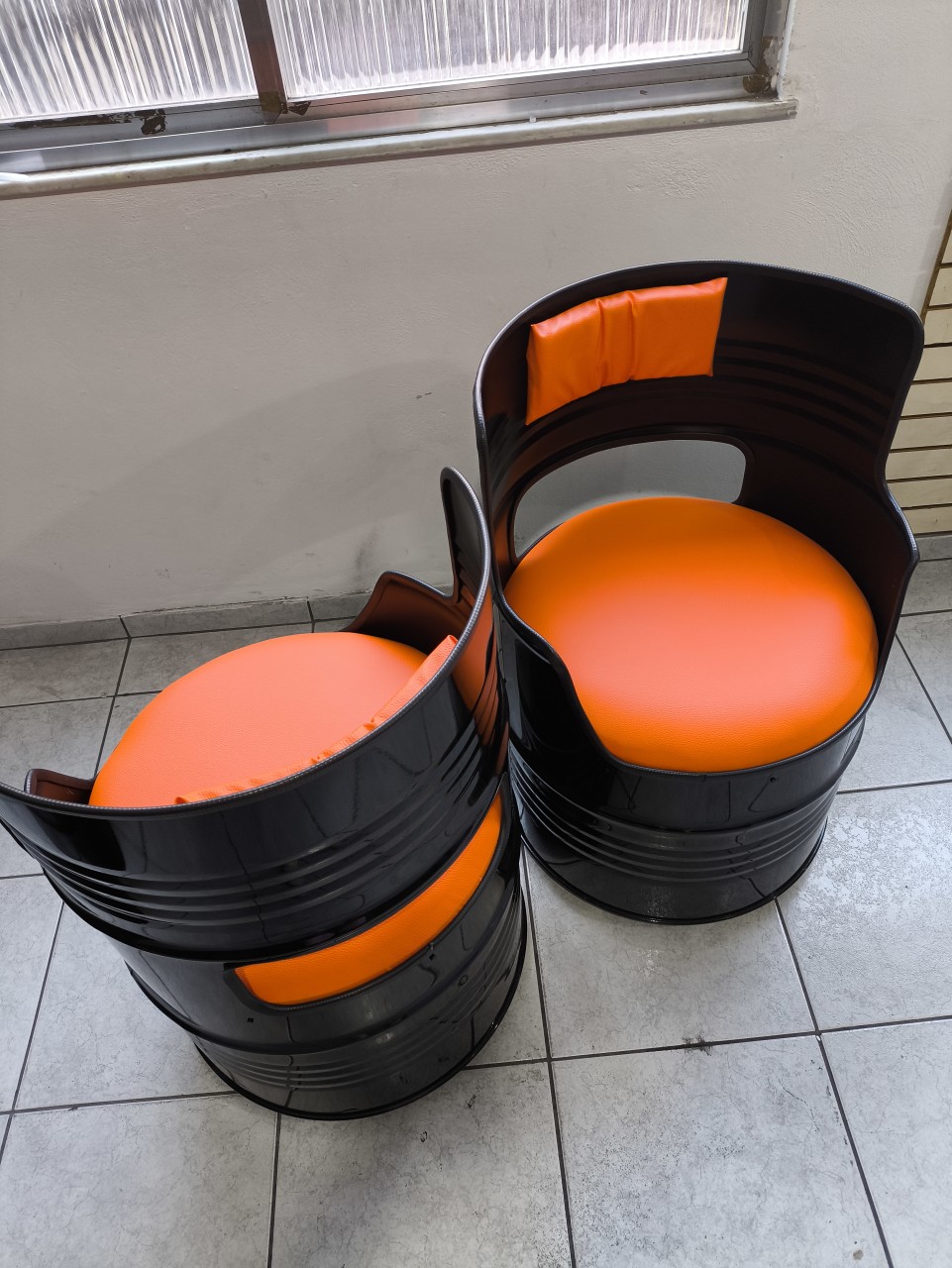 Kit escritório c/ 4 poltronas e mesa central tampo 90cm - Tambor Garage ...