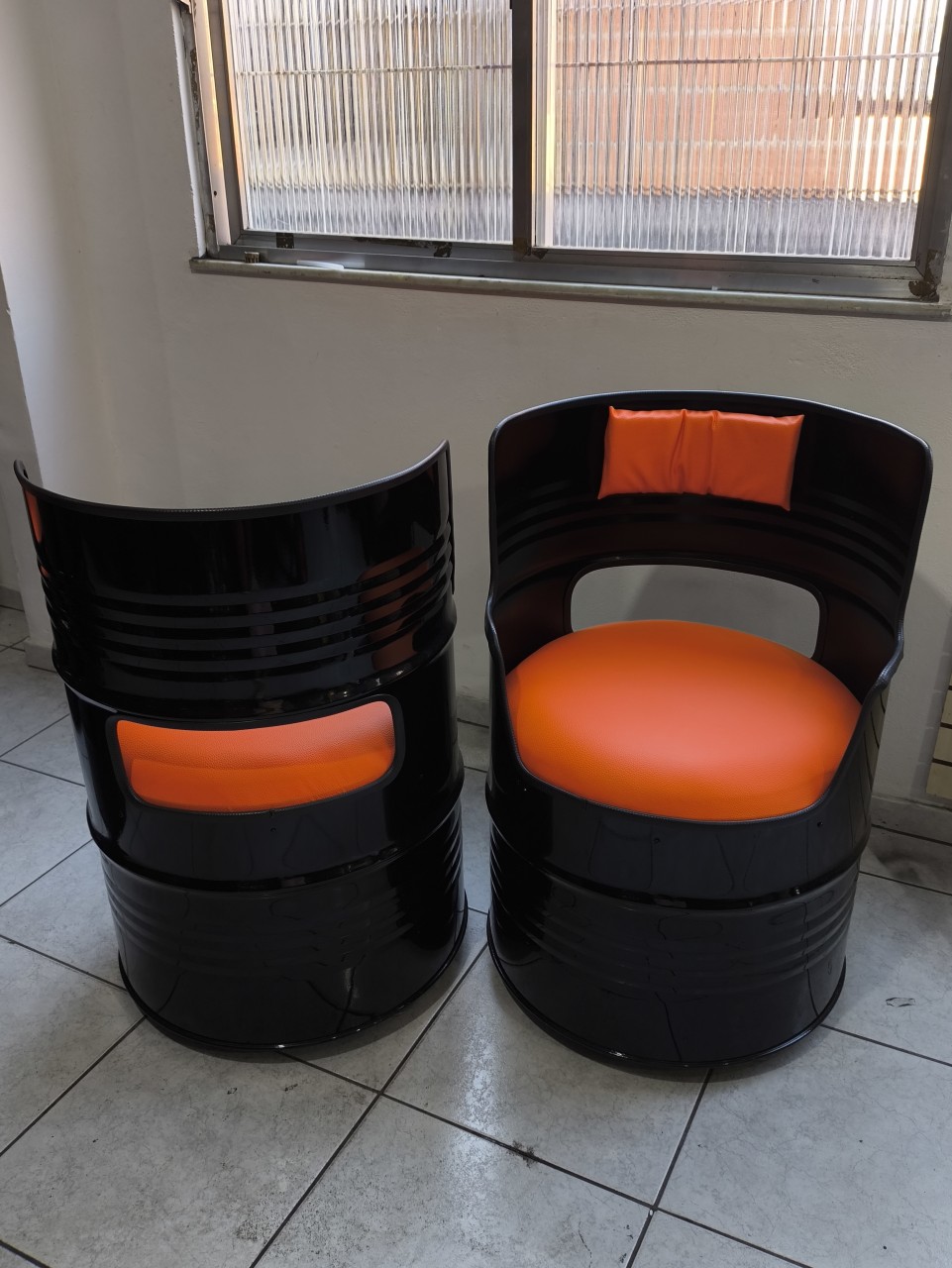 Kit escritório c/ 4 poltronas e mesa central tampo 90cm - Tambor Garage ...